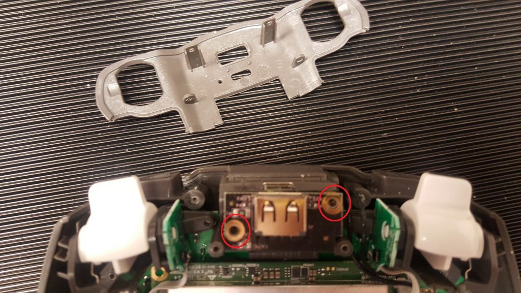 Parrot Anafi – Skycontroller charging phone. – Tarkan's BORED